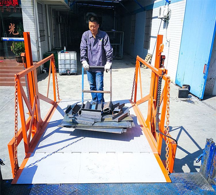 China hydraulic mobile Loading & Unloading Platform Manufacturers ...